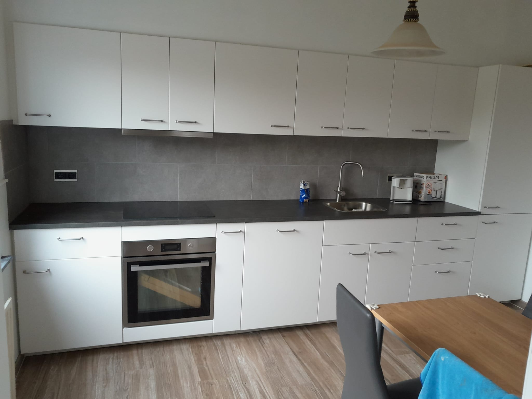 Transformeer je keuken met stijlvolle keramische tegels en houtlook ...